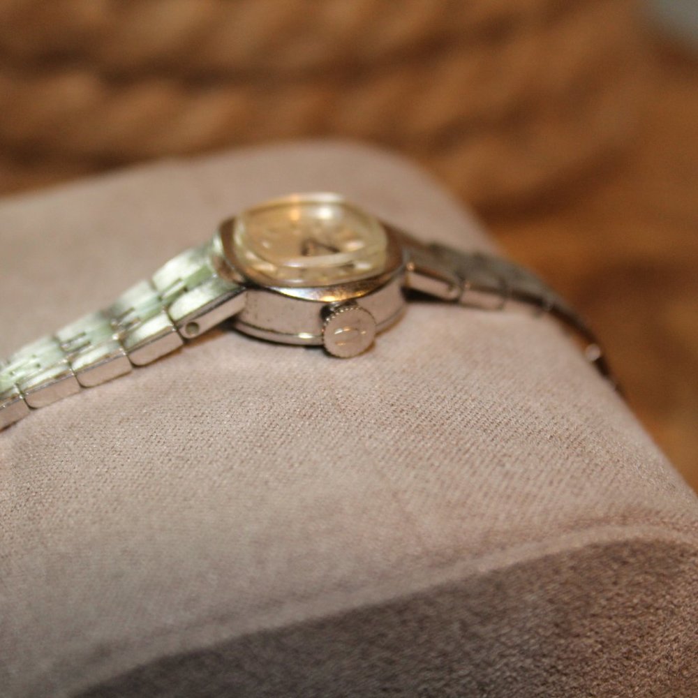 Vintage Caravelle Watch(Bulova) Made In France. - Gem